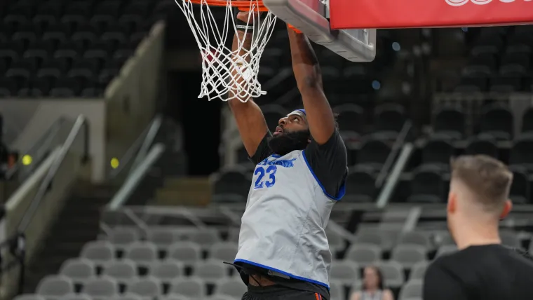 How Mitchell Robinson broke his pinky finger: What we know about 'murky ...