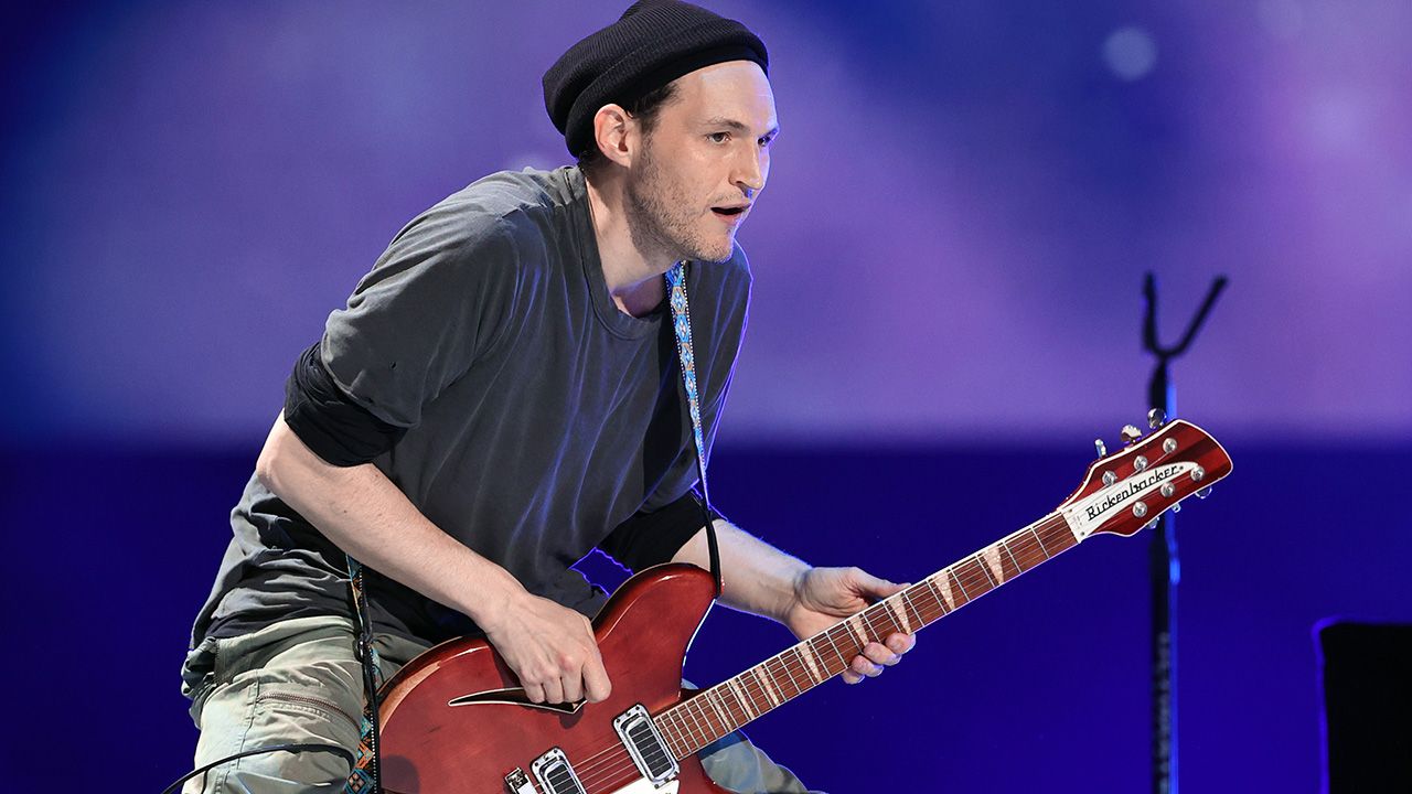 Josh Klinghoffer on the Chili Peppers vs. Pearl Jam, and the oddball ...