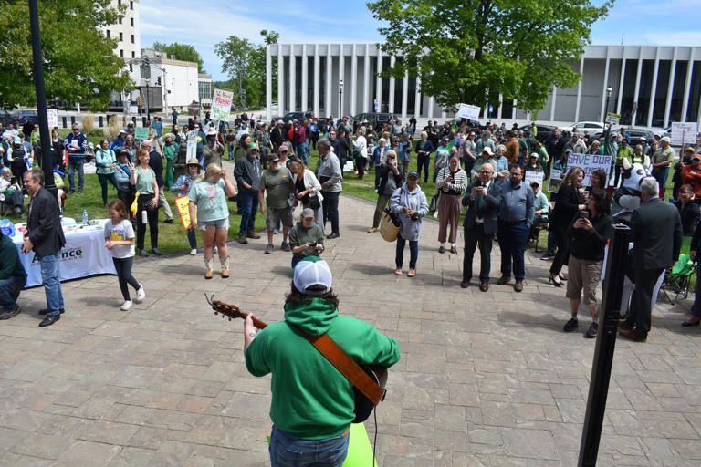 With signs and cowbells, New Brunswick farmers protest cuts to ...