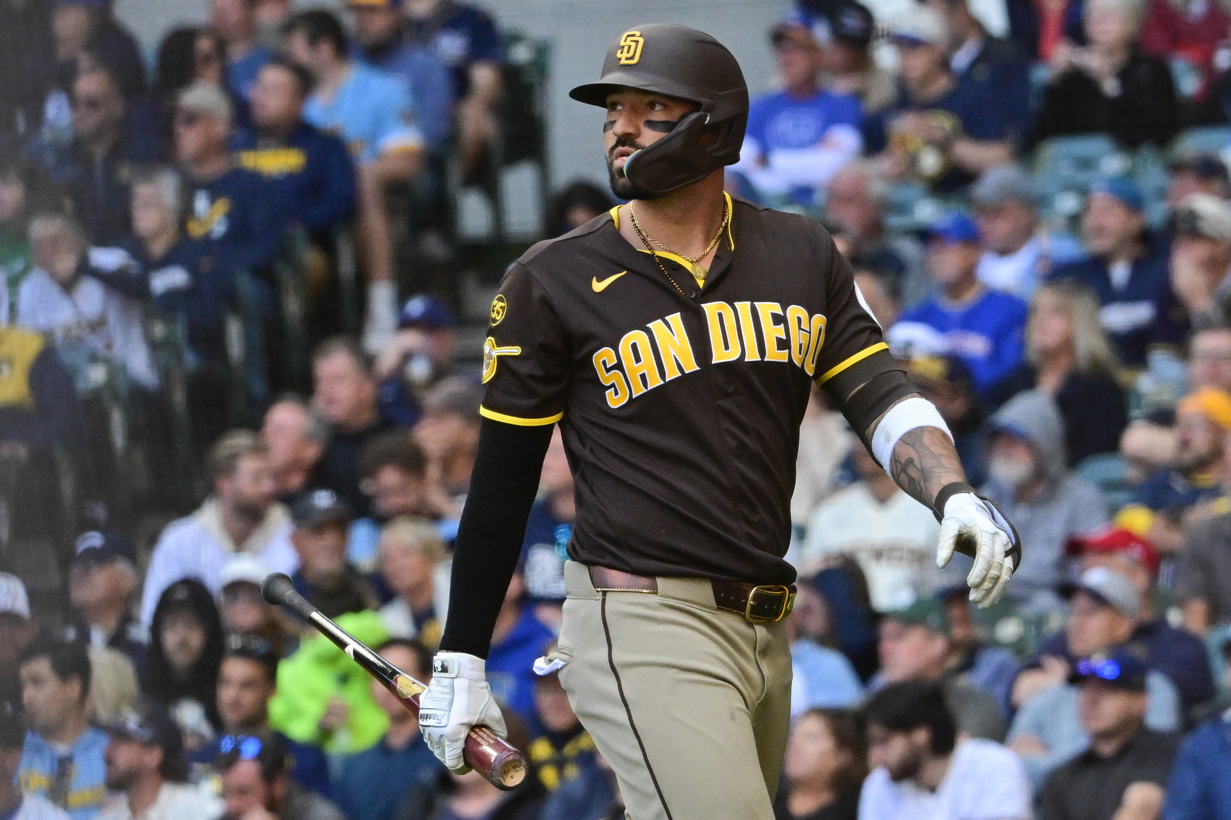 Padres end Nick Castellanos experiment