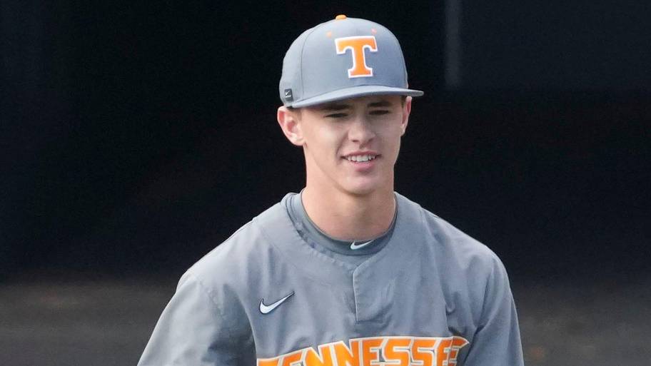 Tennessee baseball star opts to return to Tennessee rather than ...