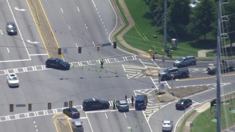 Road rage shooting victim drives into Roswell after being shot in Cobb ...