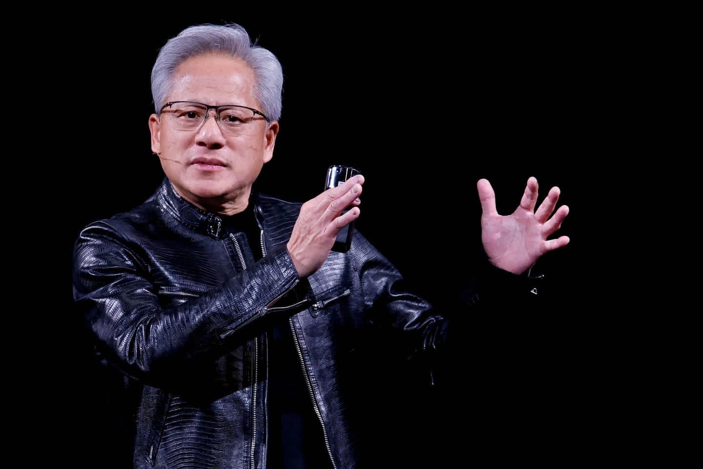 Jensen Huang promete retornos 'locos' en IA a millonarios