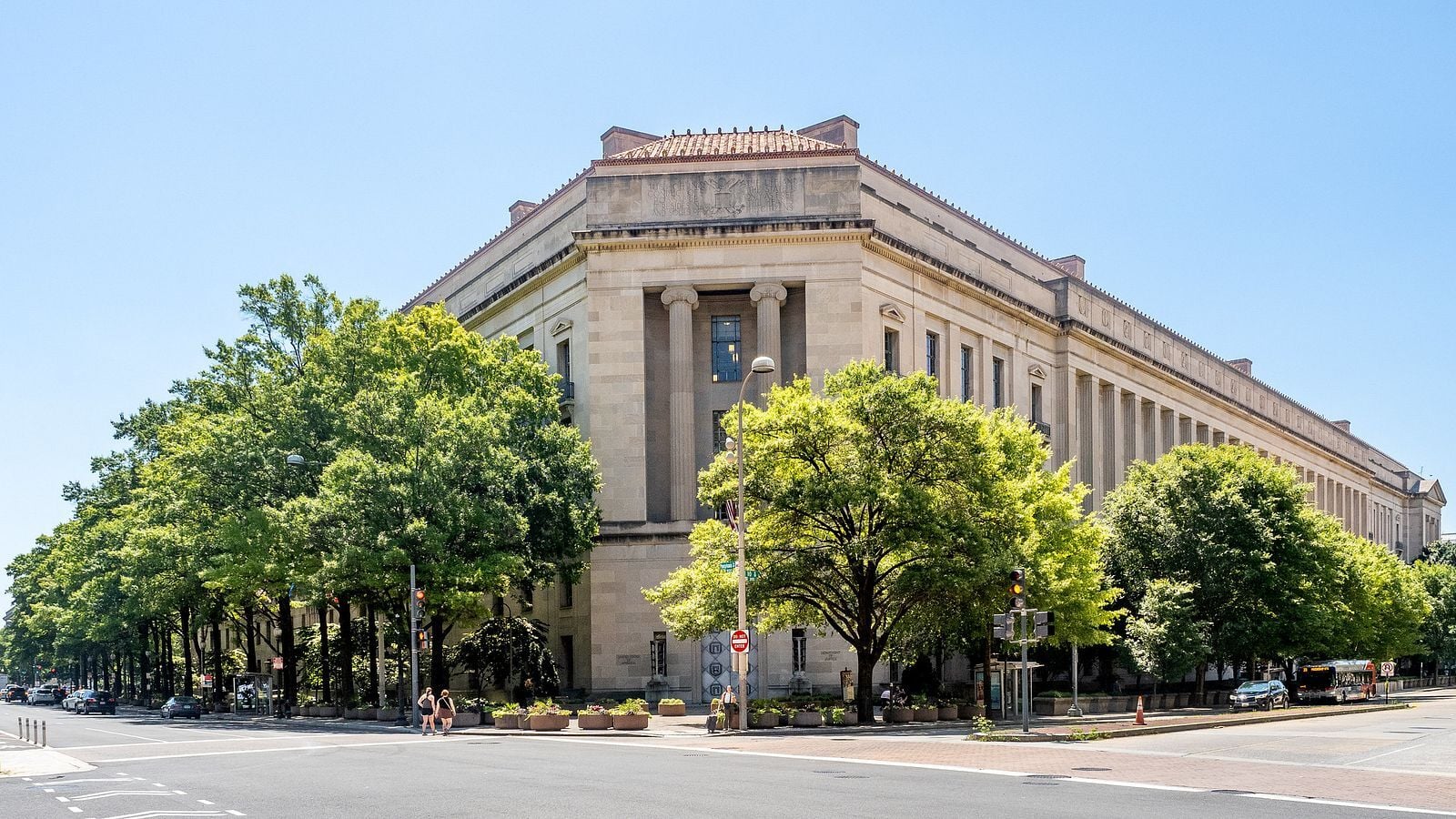Advocates applaud, condemn SPLC wire fraud charges