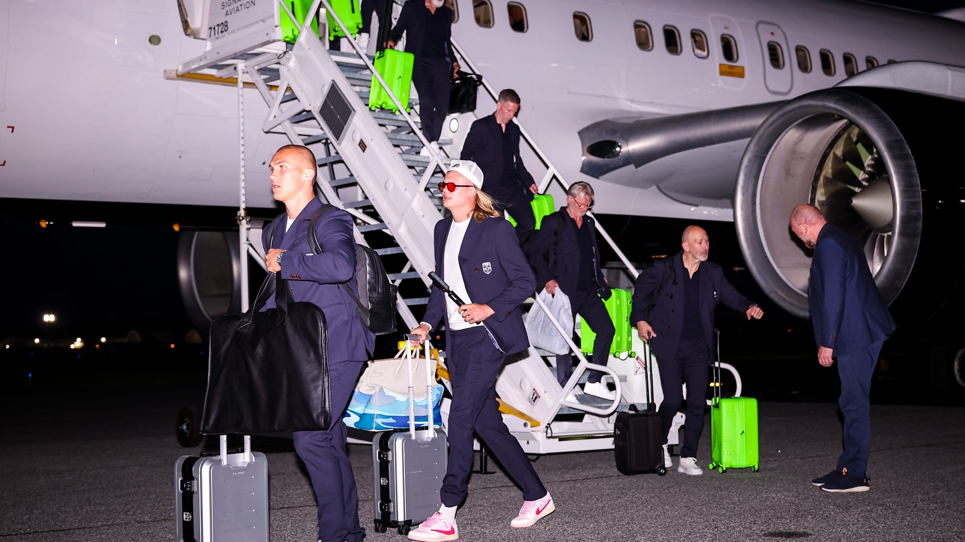 Watch: World Cup teams start arriving in North America