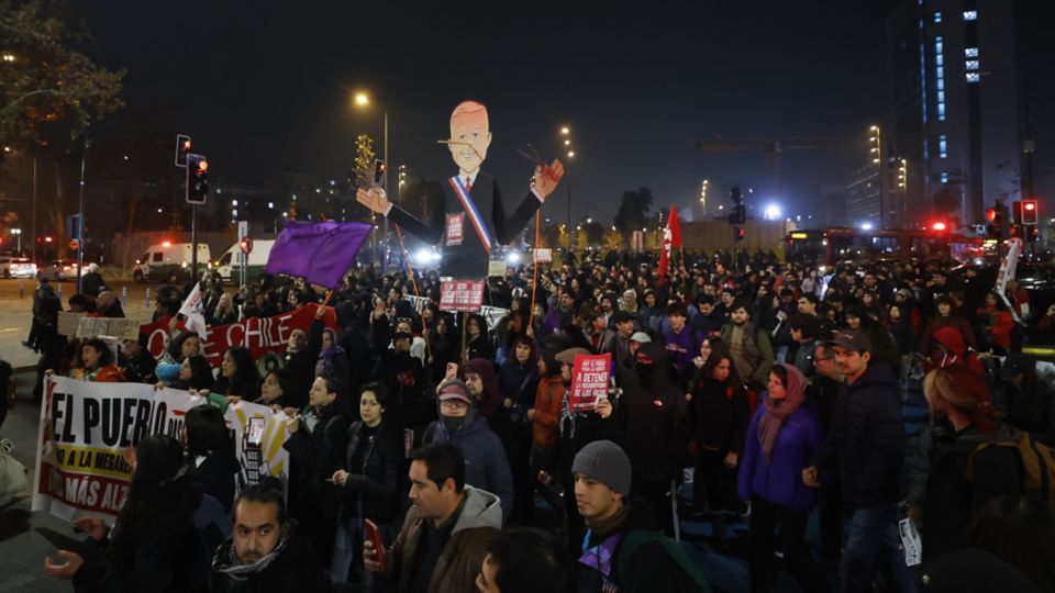 Estudiantes protestan contra los recortes presupuestarios del Gobierno ...