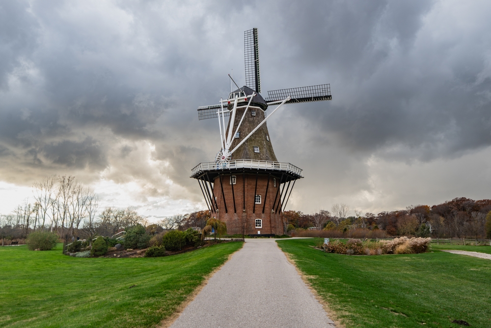 Holland, Michigan has a real working windmill, 6 million tulips, and ...
