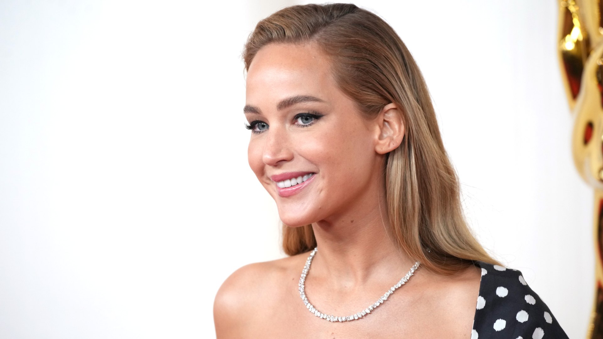 Jennifer Lawrence's flowy pants give off NYC rich mom energy
