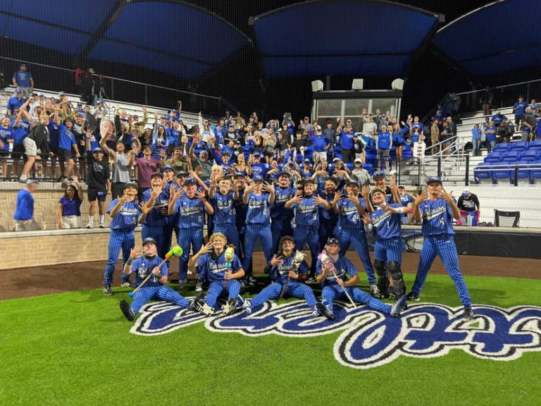 All in the family: Robinson baseball chases history
