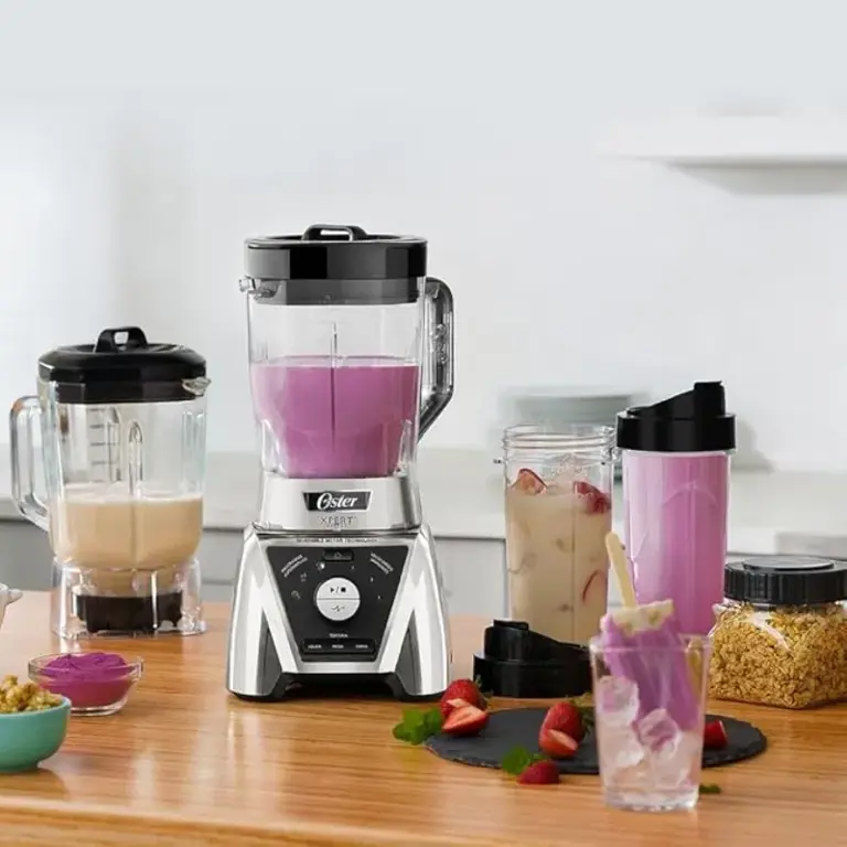 Licuadora Oster Xpert Series de 2 litros cuesta $1,200 pesos menos que ...
