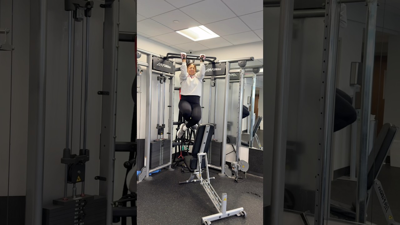 Day 1 of me attempting to do a pull up!💪🏽