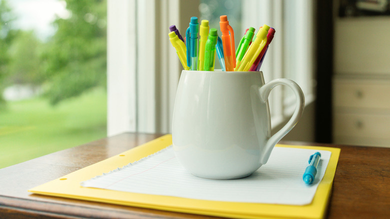 13 absolute best uses for old coffee mugs