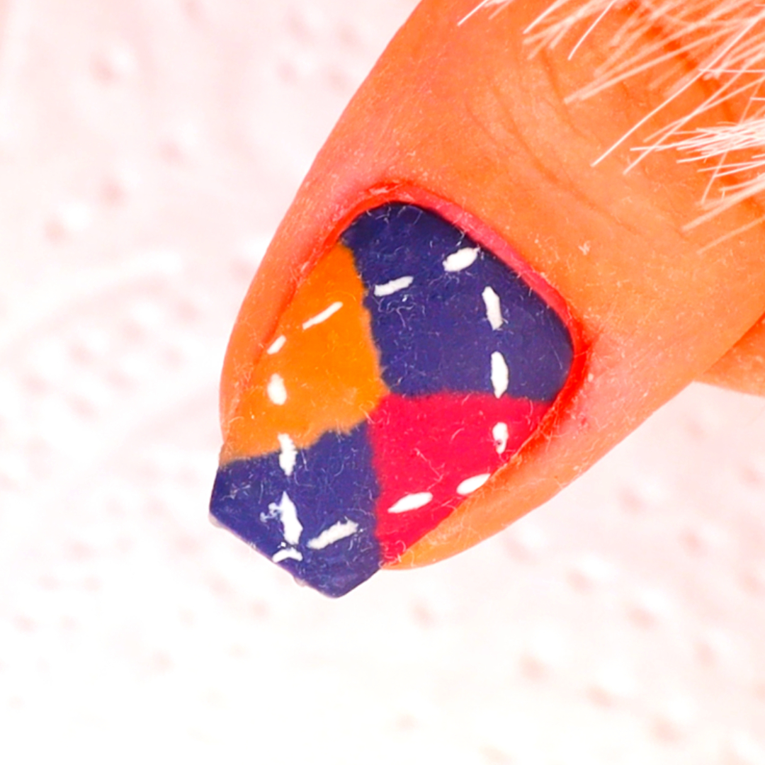 Cozy up your nails with this sweater design💅