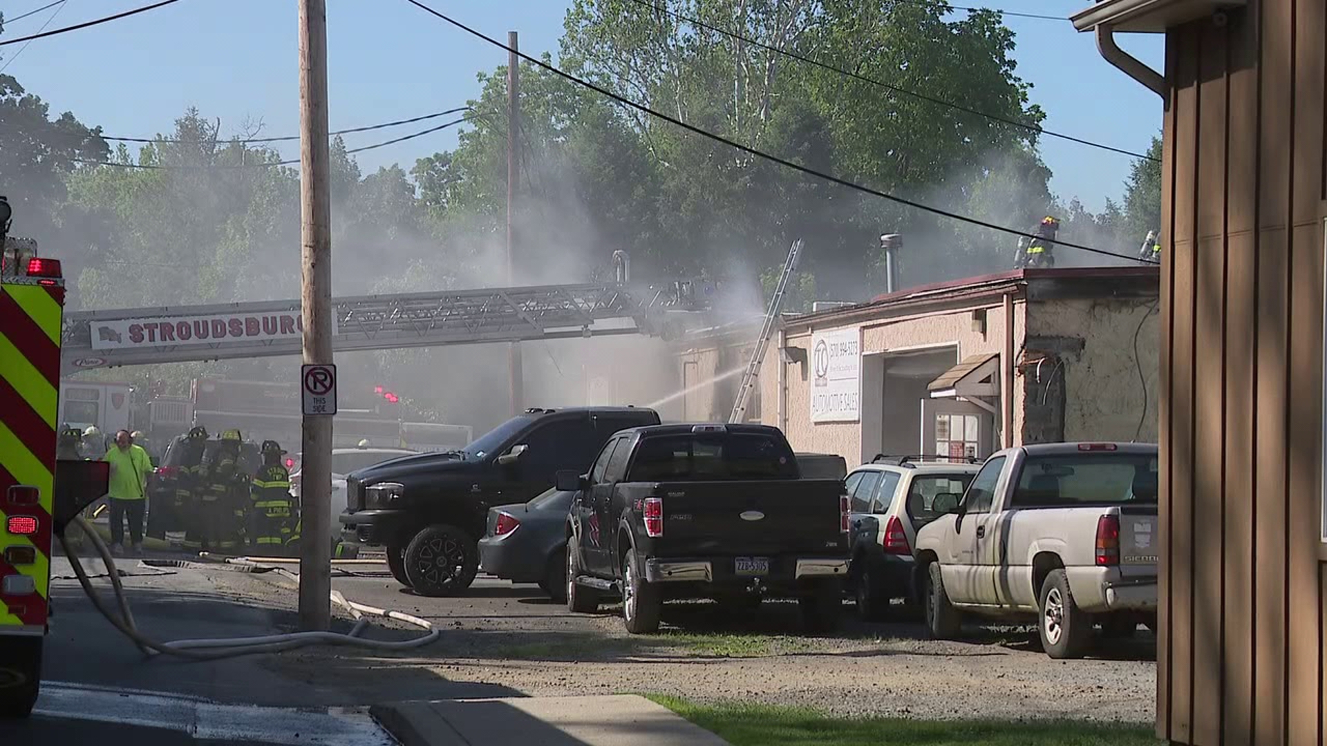 Flames damage auto shop in Monroe County