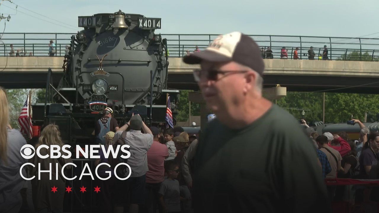 Big turnout to see Big Boy locomotive in West Chicago, Illinois