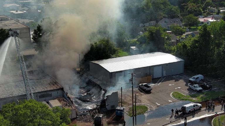 Five firefighters injured in major furniture store fire in Jacksonville