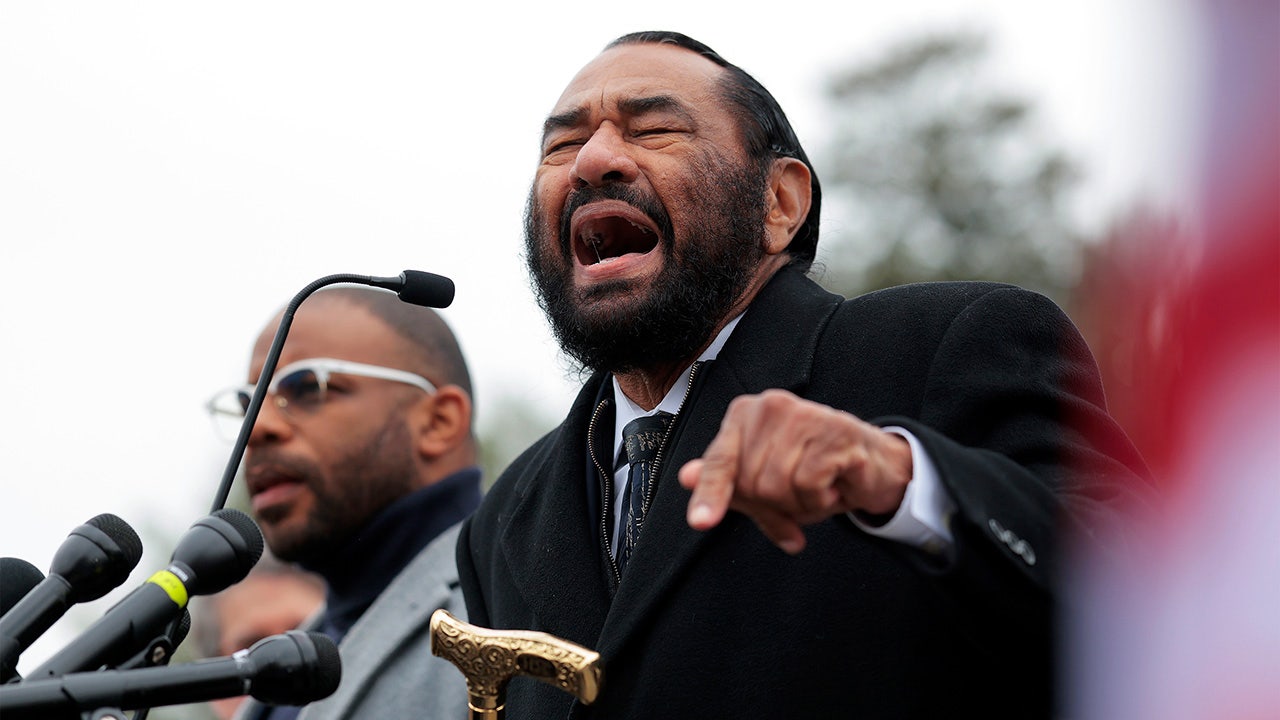 Rep. Al Green tells Homeland Security Sec. Mullin to 'shut up' after ...