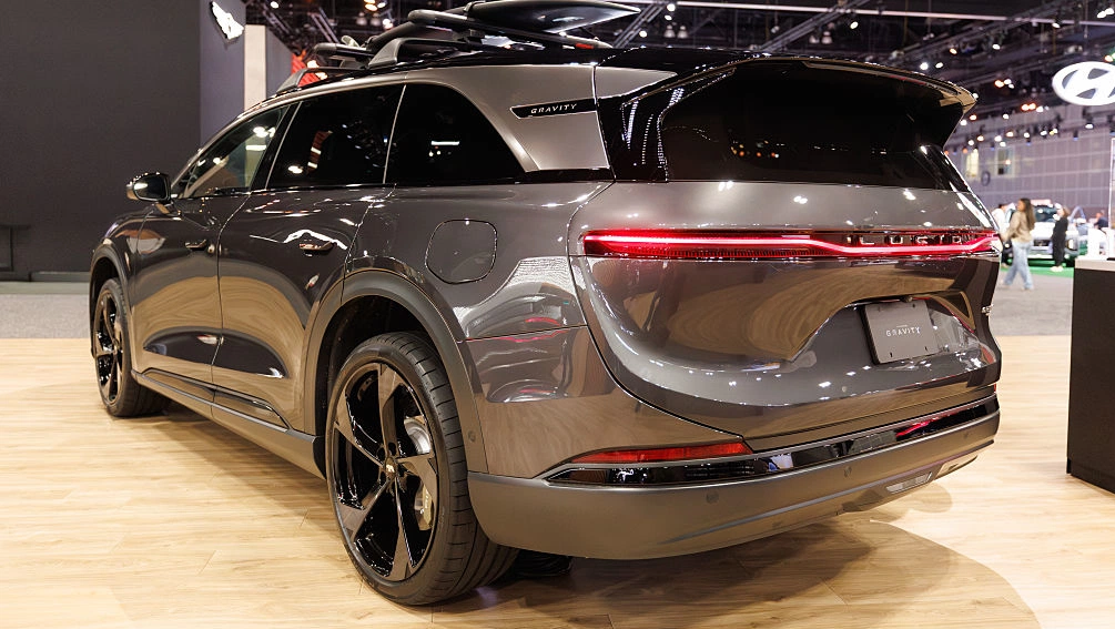 Lucid Gravity and Rivian R2: Performance and luxury compared