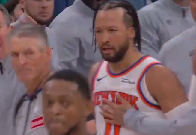 Jalen Brunson explodes at ref Scott Foster after Spurs player steps on ...