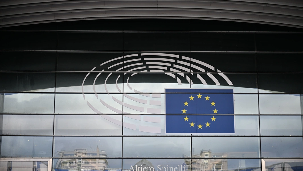 EU backs fast-track deportations and offshore return hubs