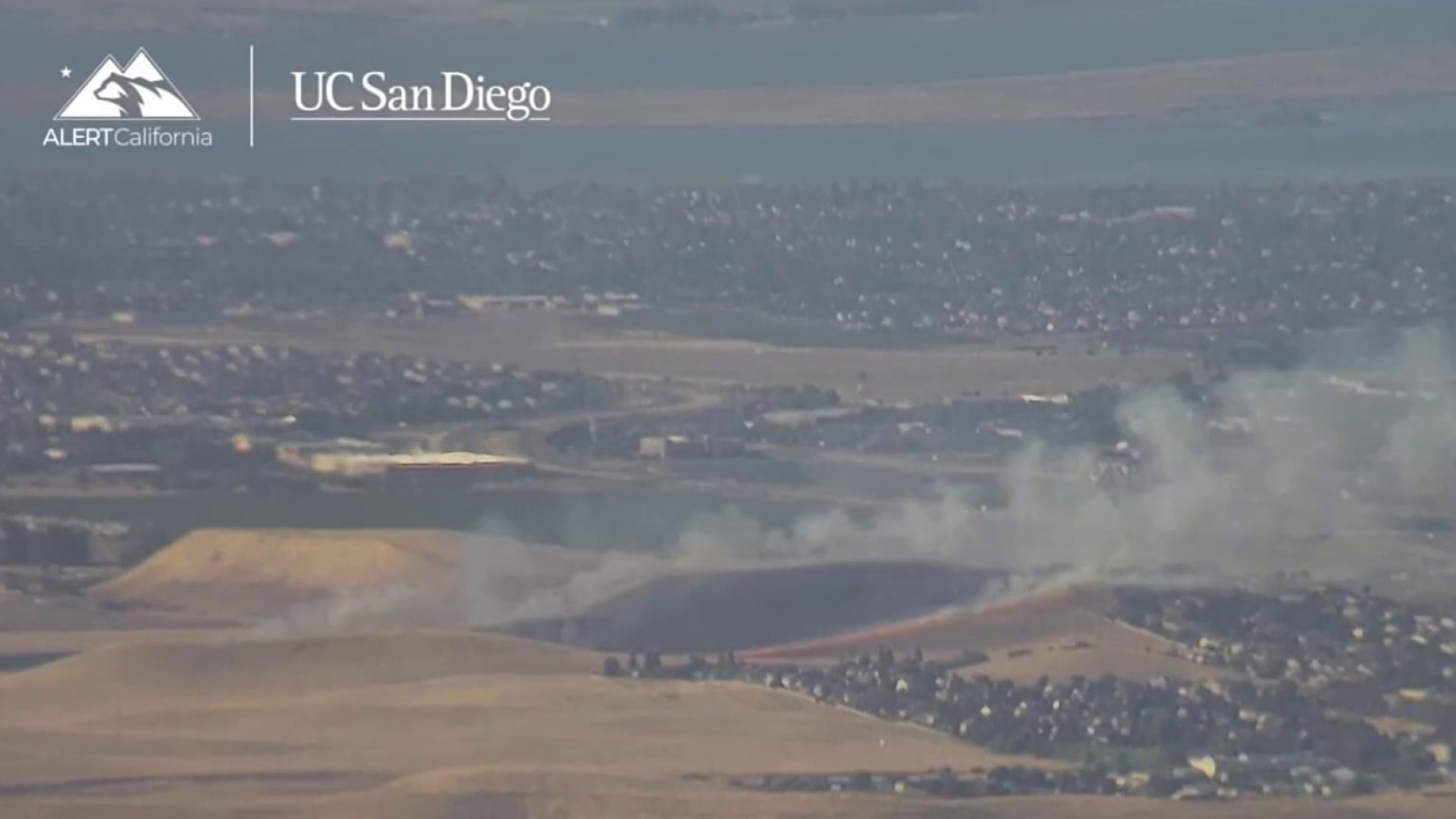 Firefighters battle brush fire near Brentwood