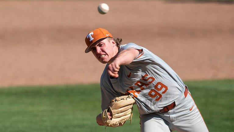 Oregon coach Mark Wasikowski doesn't hold back about Texas' pitchers