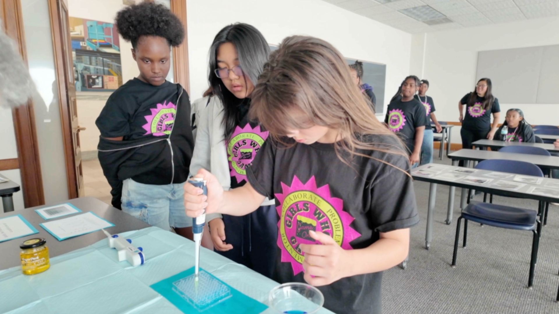 Buffalo girls celebrate 'Girls Who Game' with STEM day at Canisius