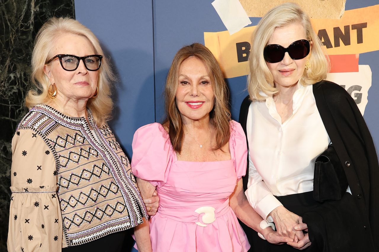 Marlo Thomas poses with Candice Bergen, Diane Sawyer for a rare red ...