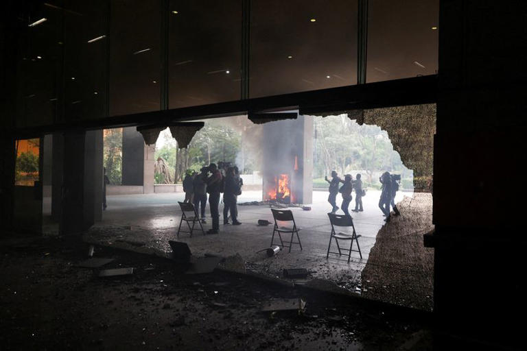 Protests and last-minute construction work disrupt Mexico City ahead of ...