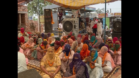 Women start hunger strike in Hansi village