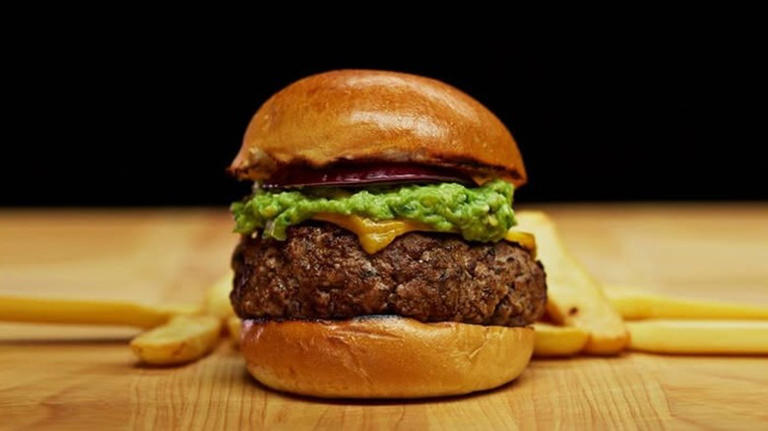 This NYC gourmet burger chain restaurant stole hearts and stomachs some ...