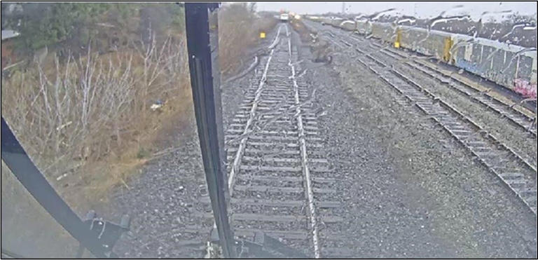 GO train operator didn't follow signal in 2024 near-crash: TSB