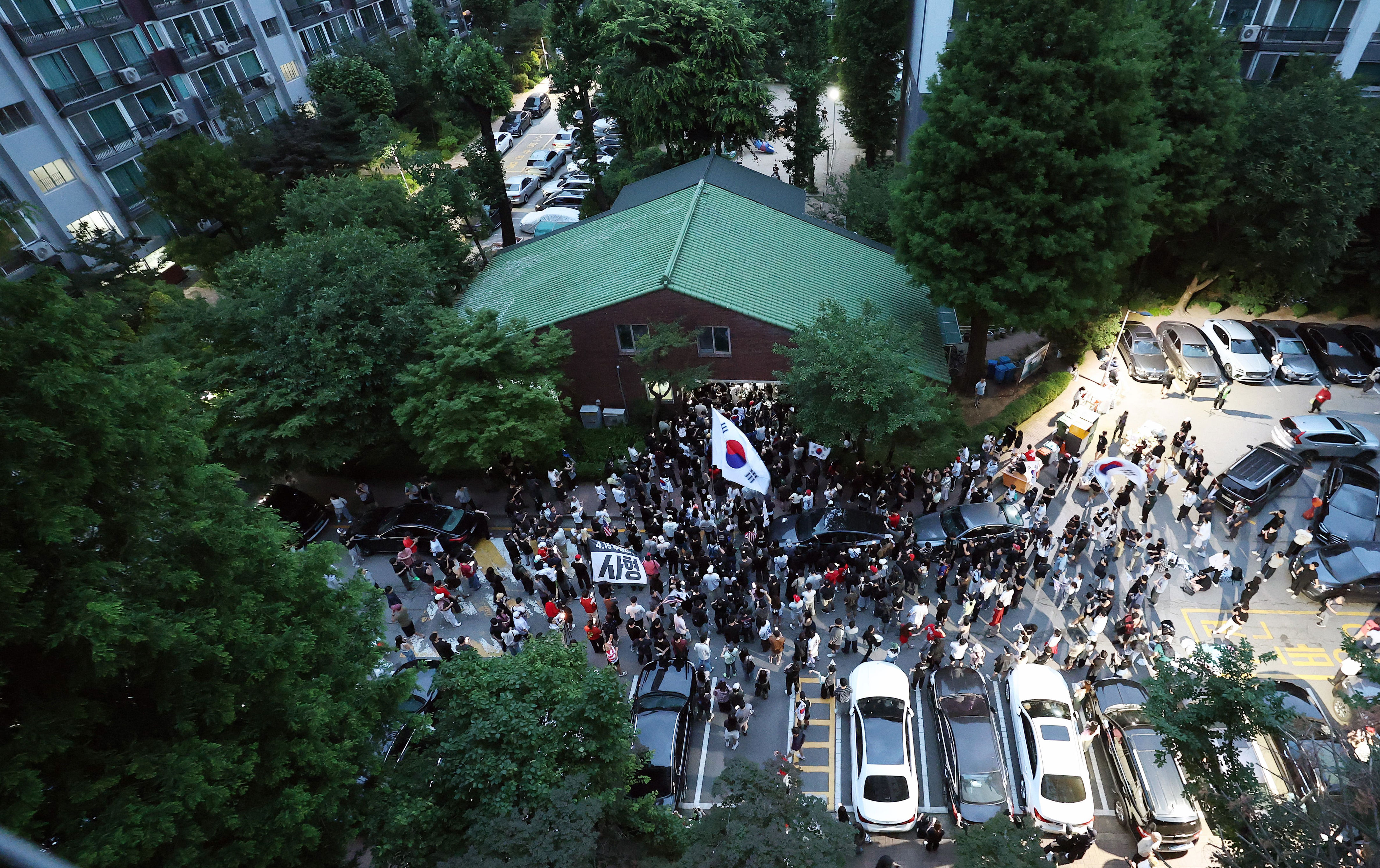 Seoul residents block ballot box removal over voting rights claims