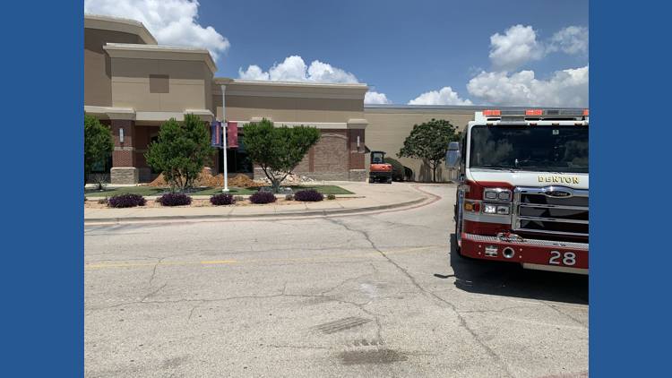 Gas leak causes temporary evacuation at Denton mall, authorities say