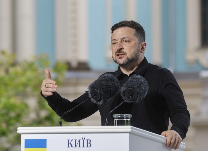 Zelensky acusa Putin de escolher guerra ao rejeitar encontro bilateral