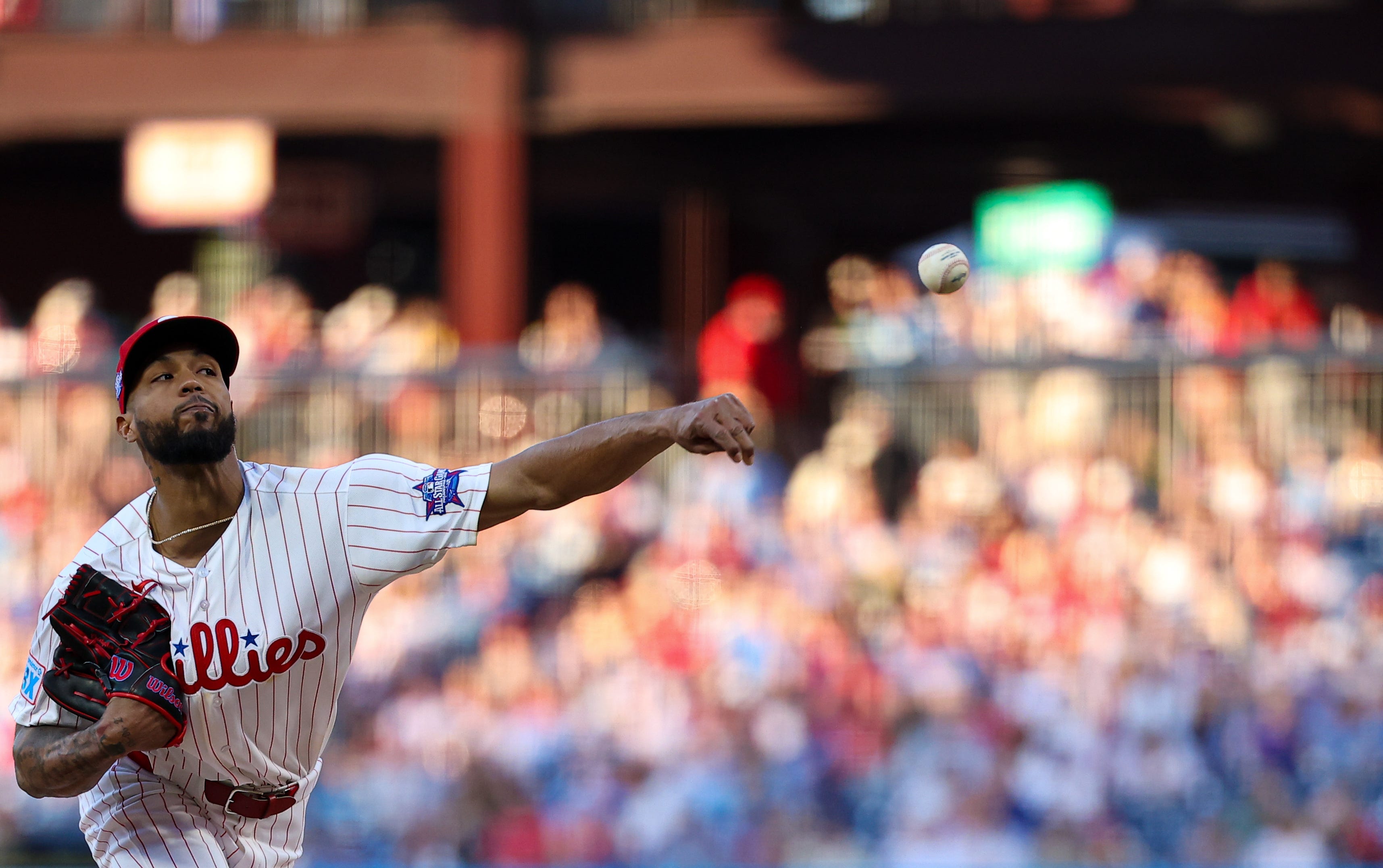On magical night, Phillies fans laud Sanchez's record-setting effort