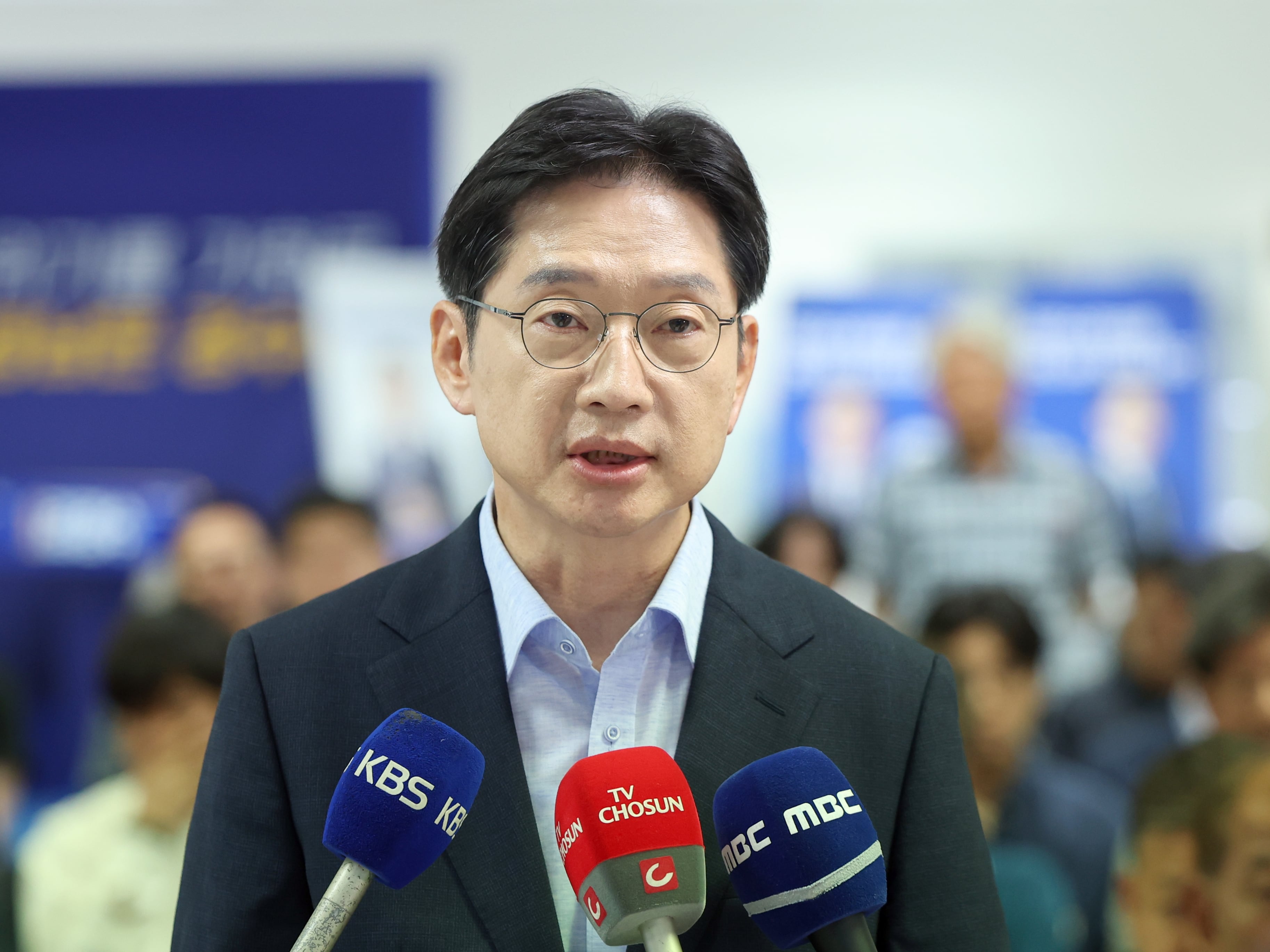 Kim Kyoung-soo concedes Gyeongnam governor race