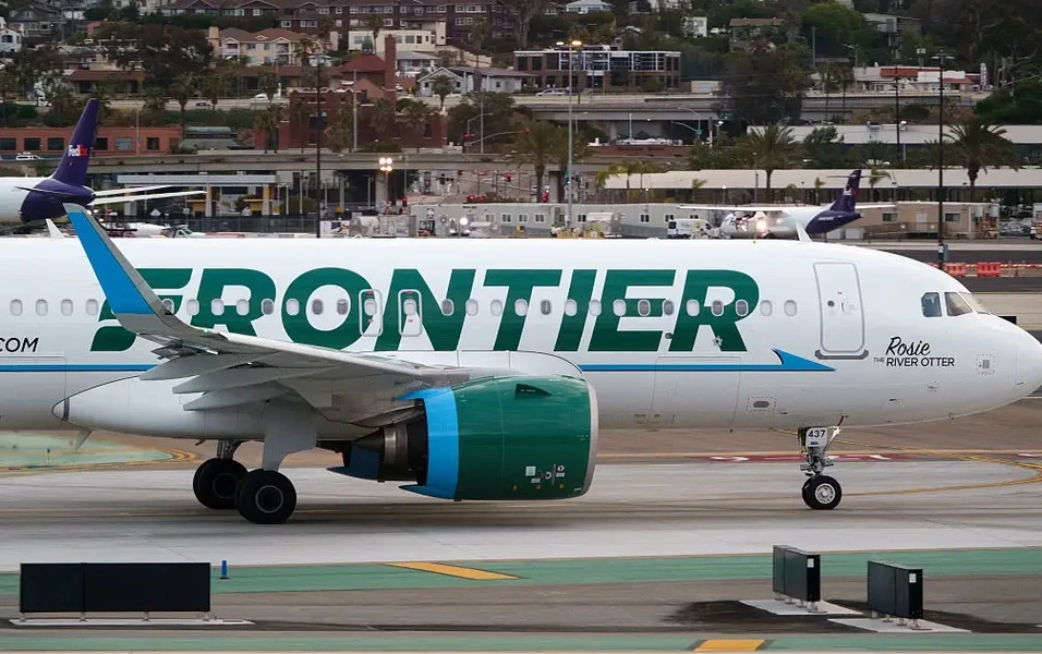 MMA fighter restrains unruly passenger on diverted Frontier flight