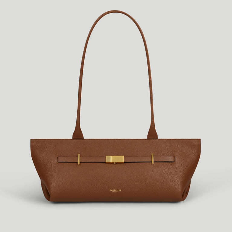 This East-West bag can't stop collecting it-girl fans