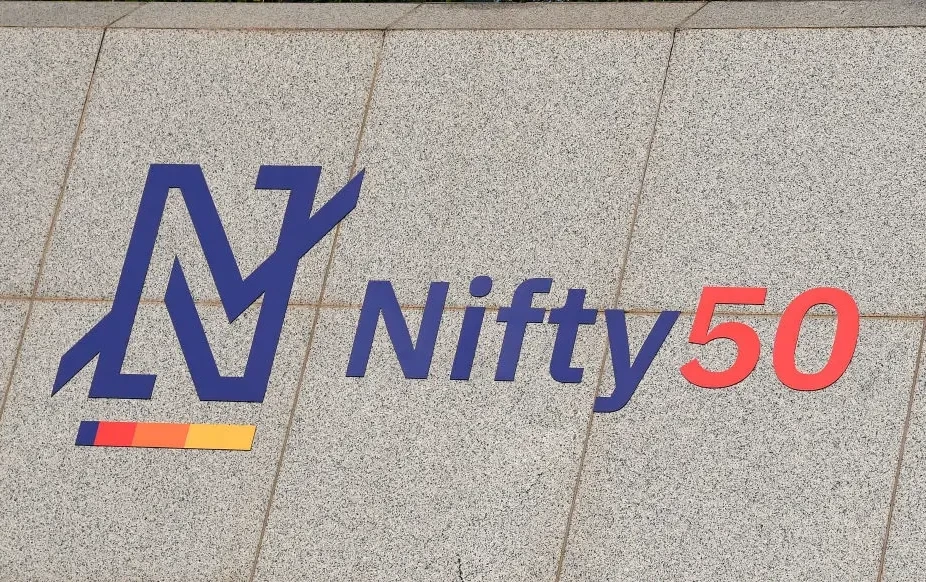 Small-cap index drops 1.4% despite funds' strong returns