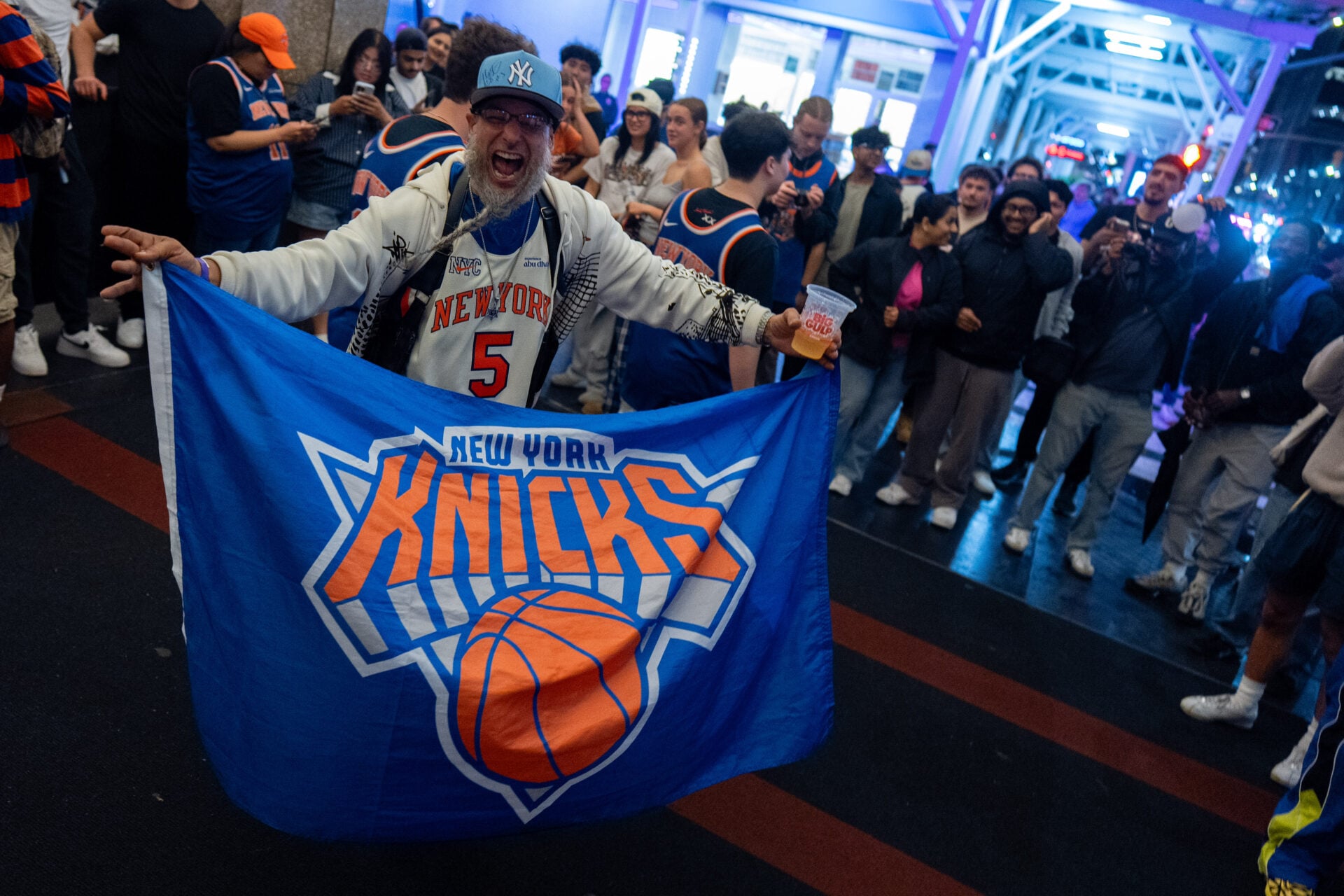 NYPD lifts 'rowdy ban' ahead of New York Knicks vs. San Antonio Spurs ...