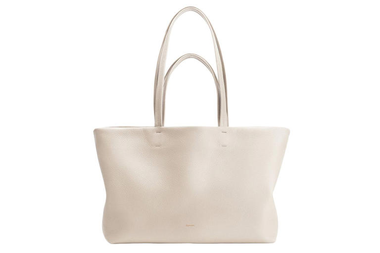 Katie Holmes’s cool-girl summer look featured a timeless, rich tote ...