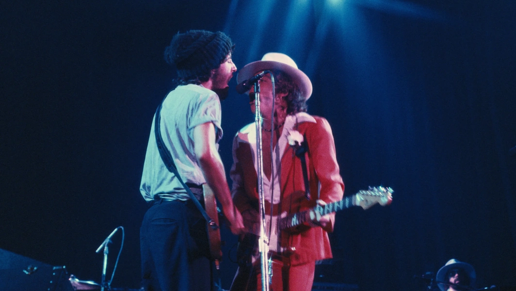 23 striking photos capturing life in 1975