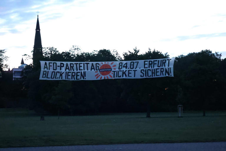 Banner gegen AfD-Parteitag im Dresdner Alaunpark aufgehängt