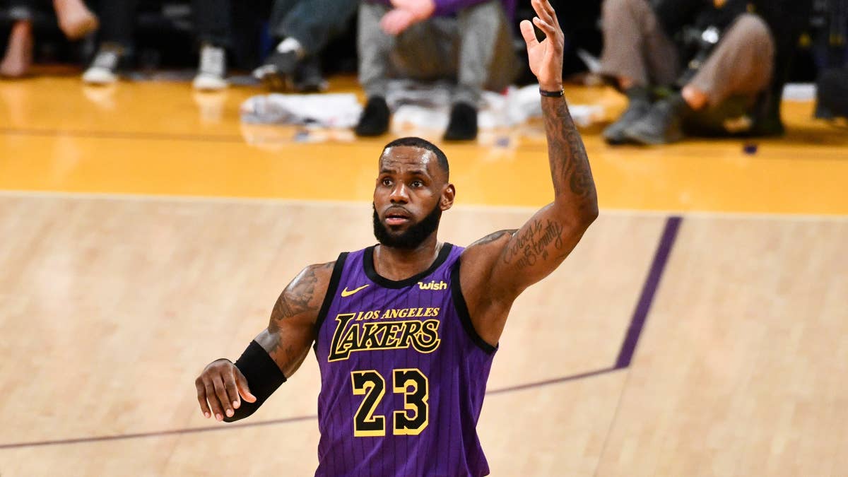 Discover the addicting 82-0 basketball game: How to build your dream team