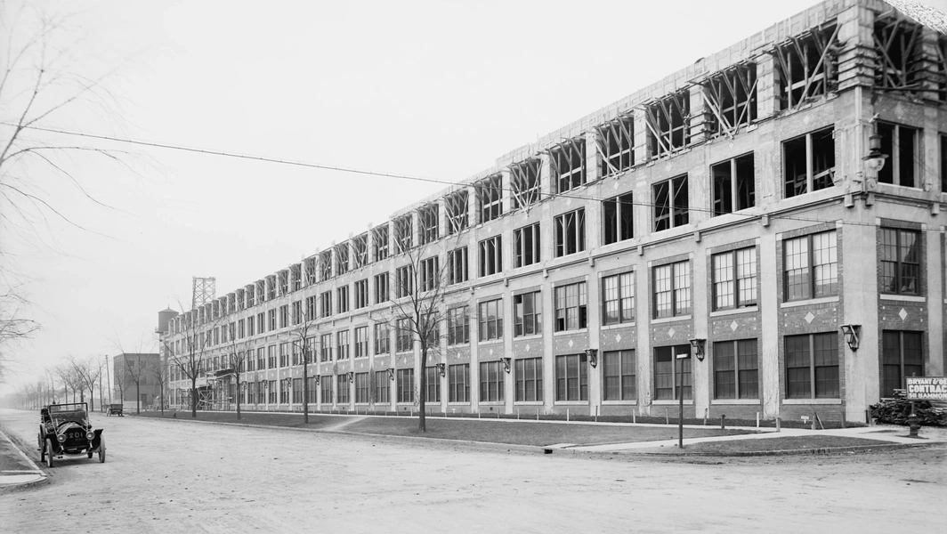 Packard’s journey from luxury icon to obsolescence
