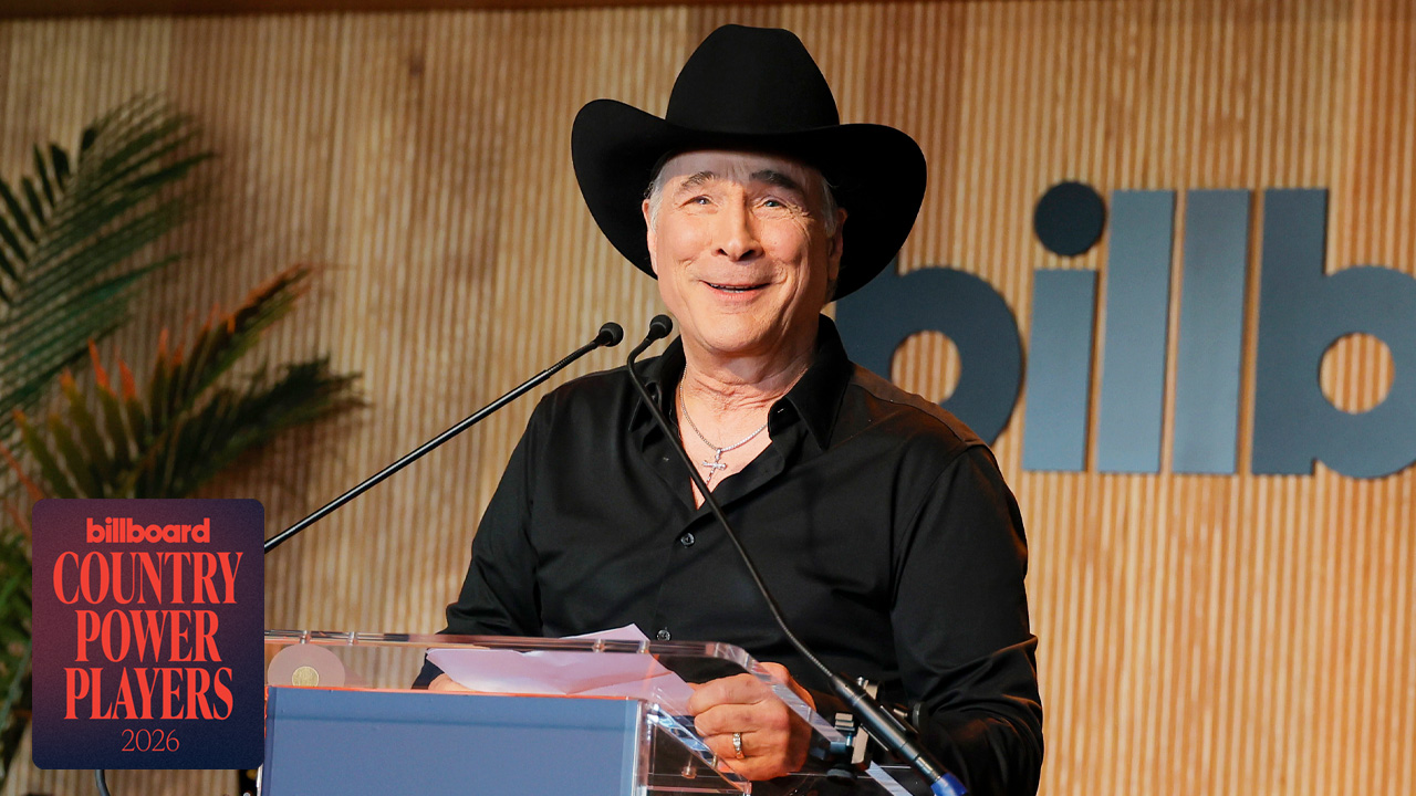 Clint Black presents Riley Green with the Hitmaker Award