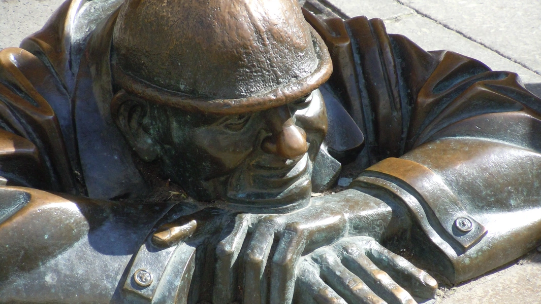 11 unusual statues that captivated the world