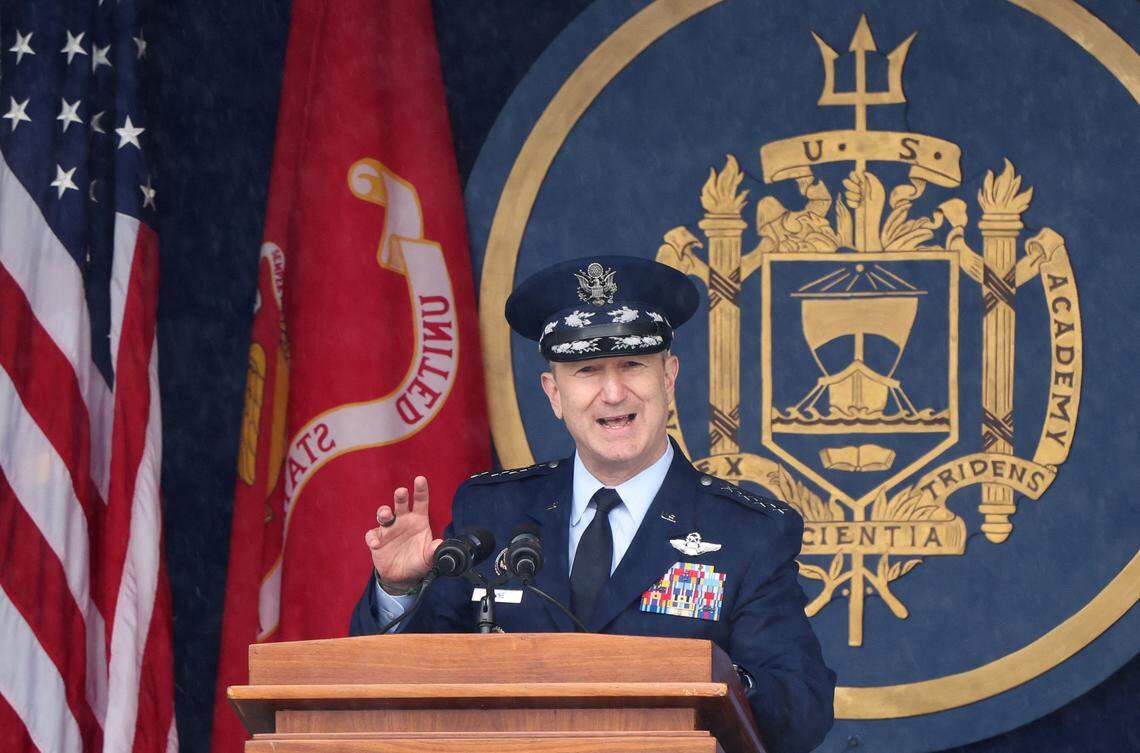 El general Dan Caine, jefe del Estado Mayor Conjunto de EEUU, visita ...