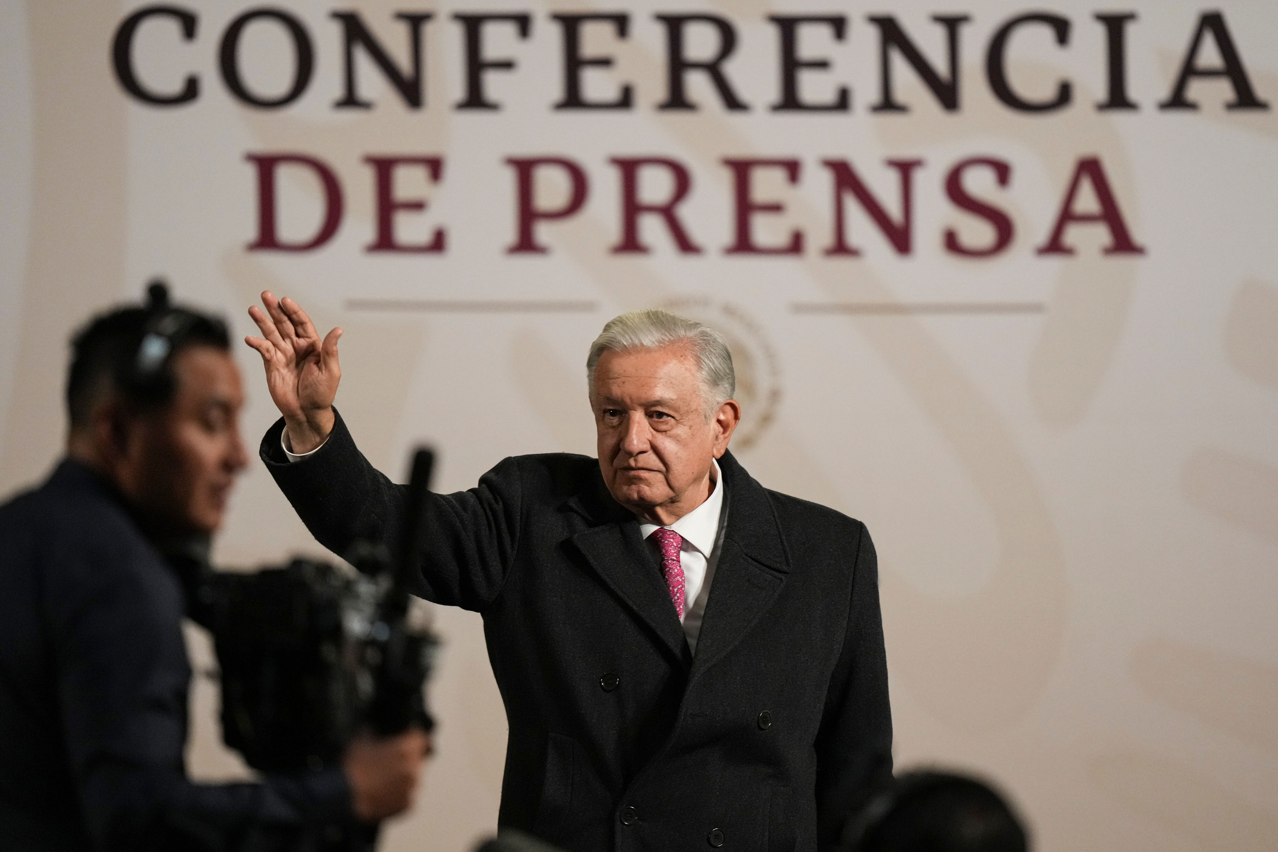 Expresidente López Obrador sale de su retiro para rechazar embestida de ...